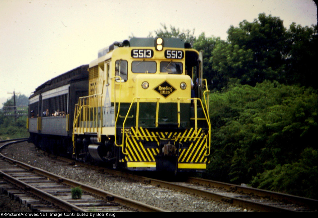 RDG 5513 rolls the special back toward Souderton